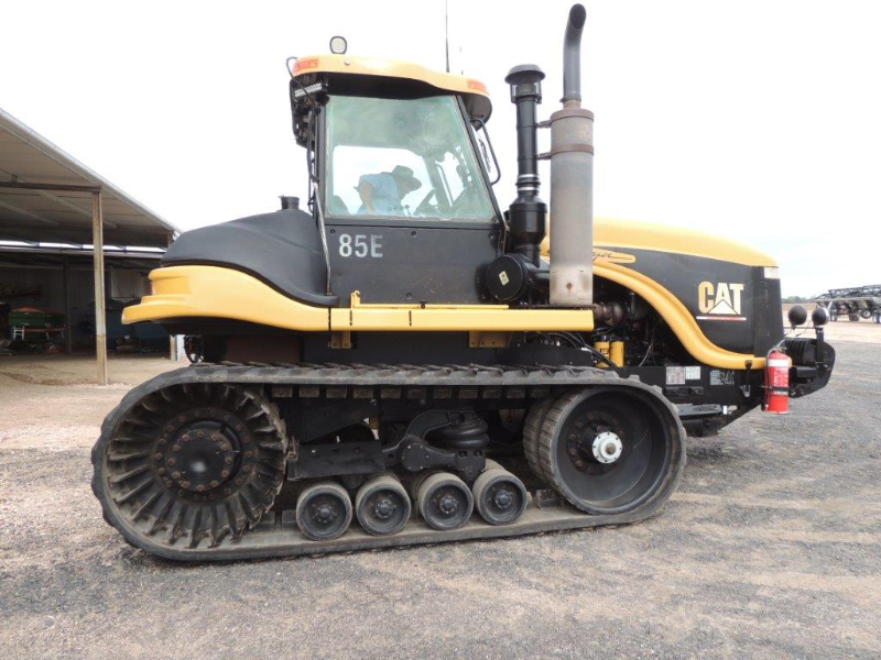 Lot 4 - Cat Challenger 85E tractor + topcon GPS & base station ...
