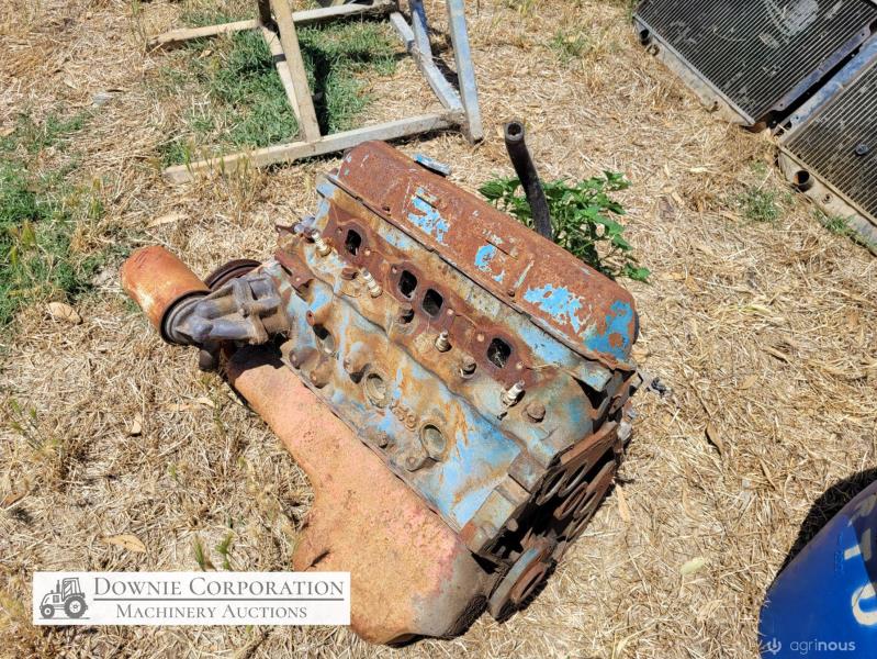 260 - Holden 253 Blue Long Block | AuctionsPlus