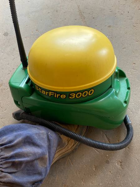 Lot 22 - Greenstar Starfire 3000 GPS Receiver with RTK Radio | AuctionsPlus