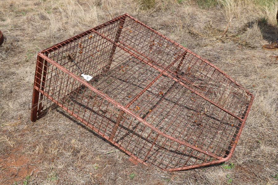 Lot 49 - Ute crate | AuctionsPlus