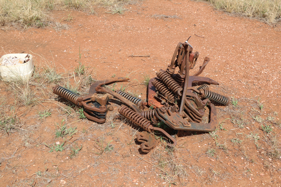 Lot 105 - Tynes off International scarifier and hard surfaced points ...