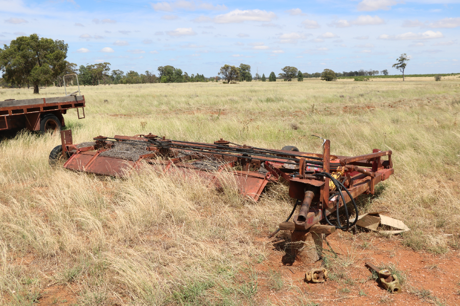 Lot 115 - 13ft Loxton slasher and parts. | AuctionsPlus