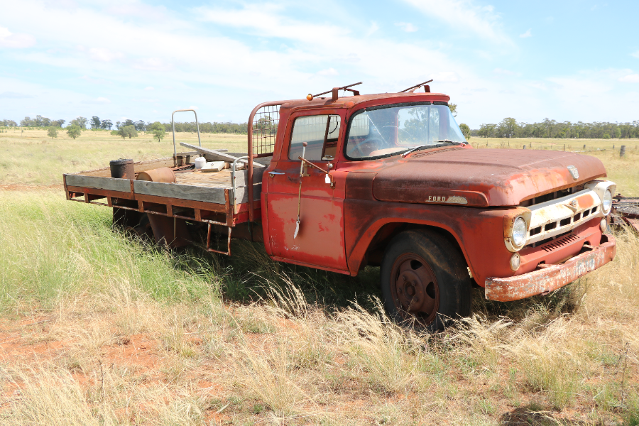Lot 116 - Ford F-500 truck, needs attention. | AuctionsPlus