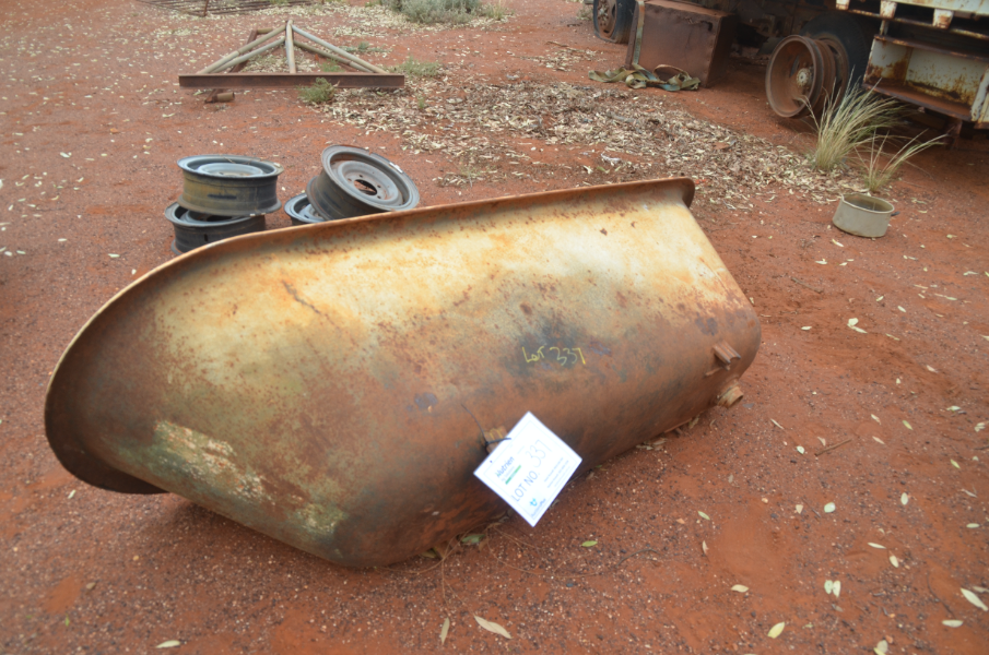 Lot 337 - Old Cast Iron Bath | AuctionsPlus