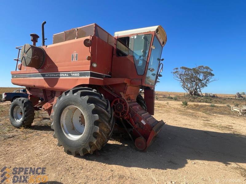 Lot 129 - 1460 International Header with 30ft Air Front | AuctionsPlus