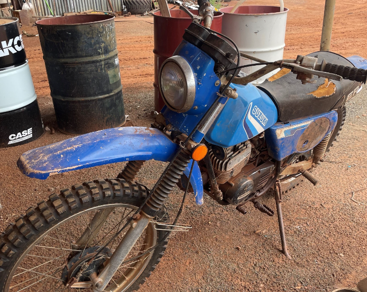 Lot 26 - Suzuki ER 185 Two wheel motorbike | AuctionsPlus