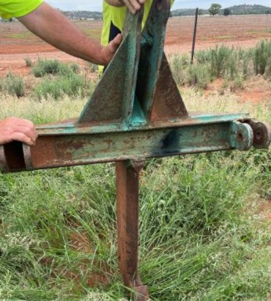 Lot 41 - 3 point linkage single tyne ripper | AuctionsPlus