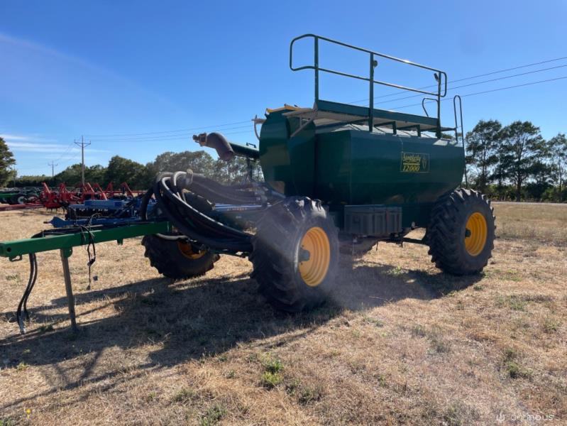 Lot 182 - Simplicity 12000 seed cart | AuctionsPlus