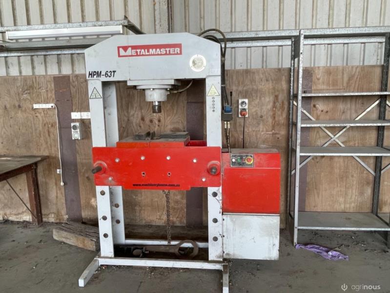 Lot 31 - Metalmaster 63t hydraulic press three phase | AuctionsPlus