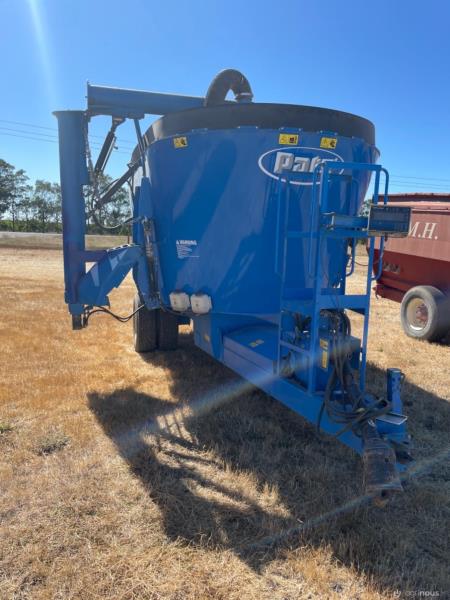 Lot 114 - Patz 1600 Series 2 feed mixer | AuctionsPlus