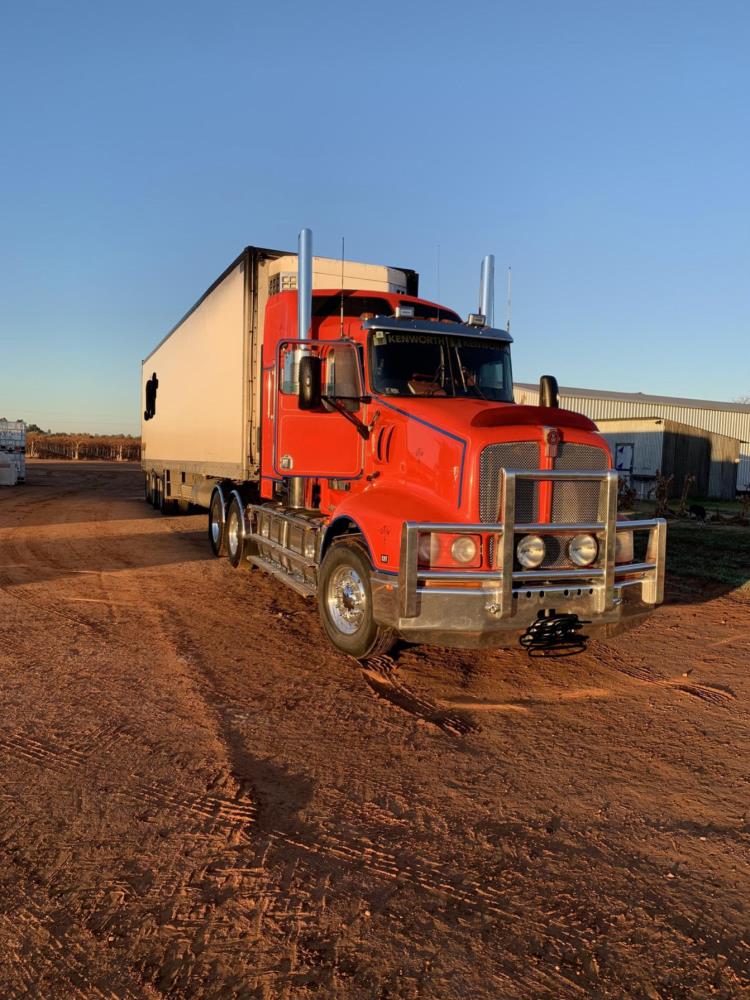 Lot 18 - 2009 Kenworth T608 | AuctionsPlus