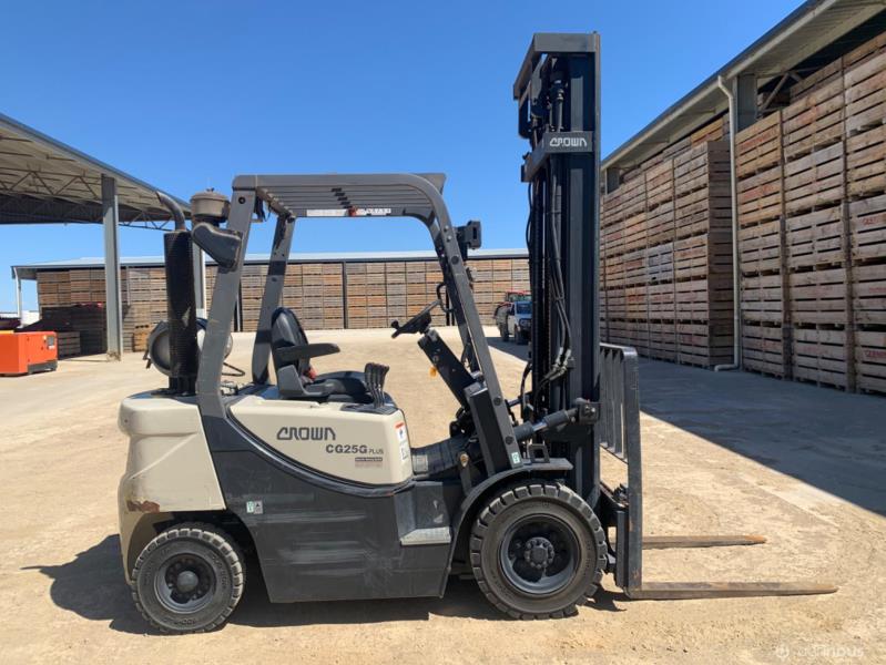 Lot 167 - Crown CG25G Plus Forklift - Gas | AuctionsPlus