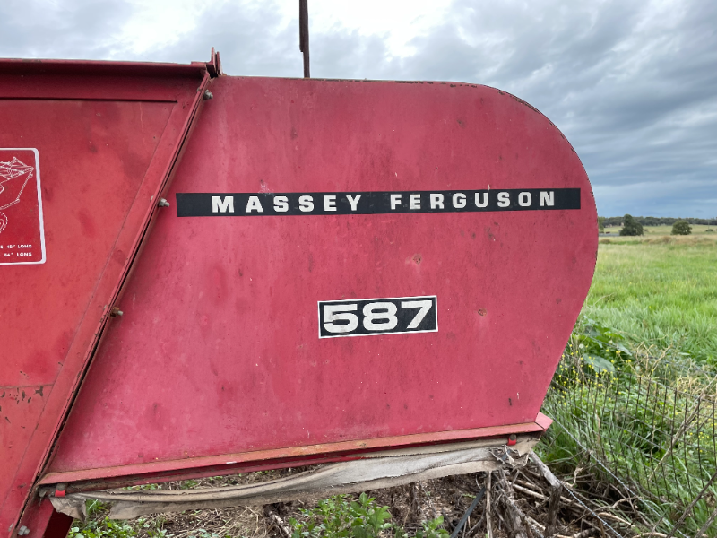 Lot 71 - Massey Ferguson 587 pto driven header Comes with spare parts ...