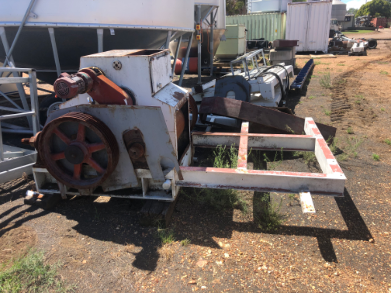 Lot 111 - Flaking Roller | AuctionsPlus