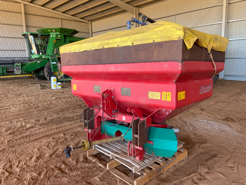 Lot 48 - Kverneland DS-M 2-Ton Spreader | AuctionsPlus