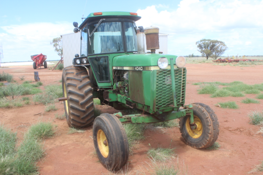 Lot 38 - John Deere 4040 Tractor | AuctionsPlus