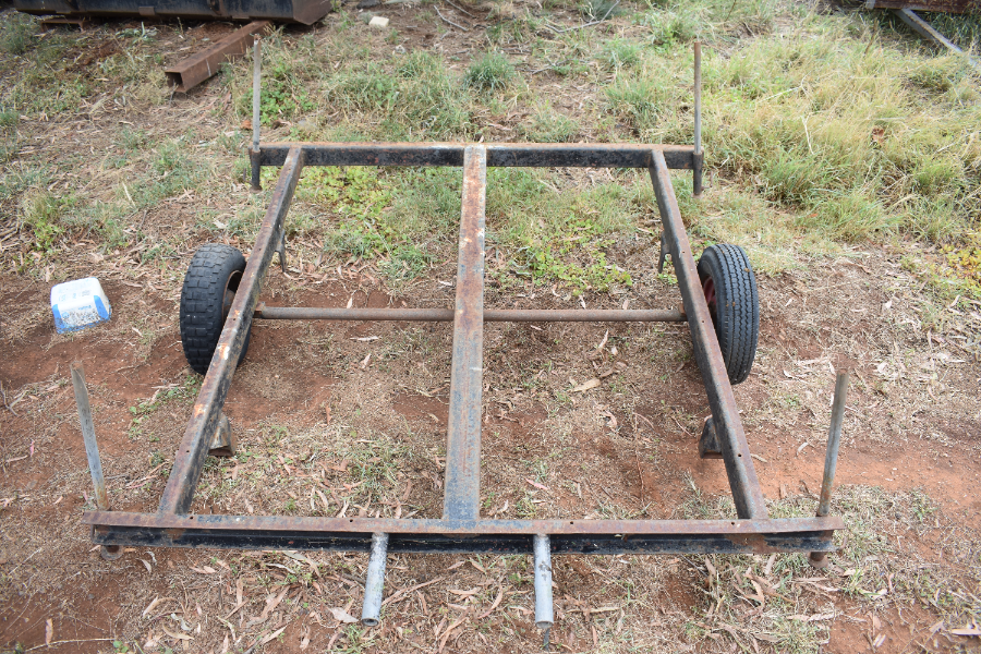 Lot 109 - Steel frame on wheels | AuctionsPlus