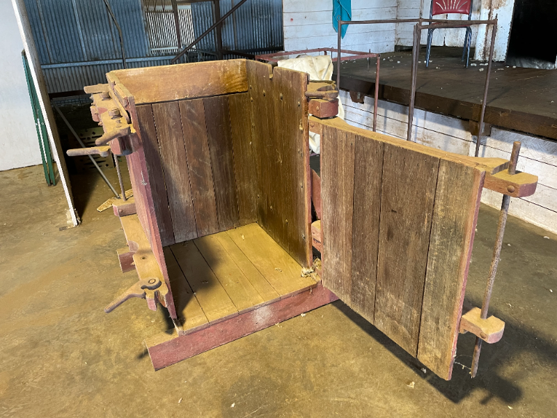 Lot 128 - Antique Woolpress | AuctionsPlus