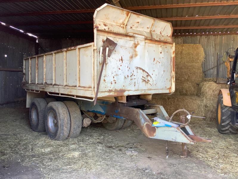 Lot 3 - Hydraulic farm tipper trailer | AuctionsPlus