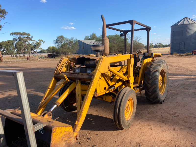 Lot 16 - Case 1480 Front End Loader Tractor | AuctionsPlus