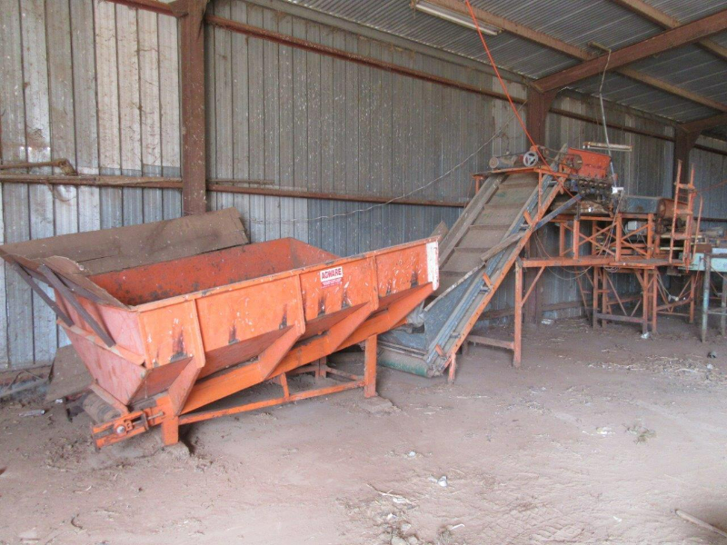 Lot 41 - Agware potato grader with feed hopper | AuctionsPlus