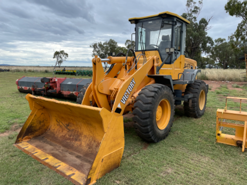 Lot 43 - Victory Front End Loader VL470 | AuctionsPlus