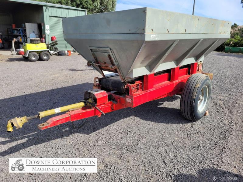 Lot 53 - Grasslands Rovic TE3118 Trailing Belt Spreader | AuctionsPlus