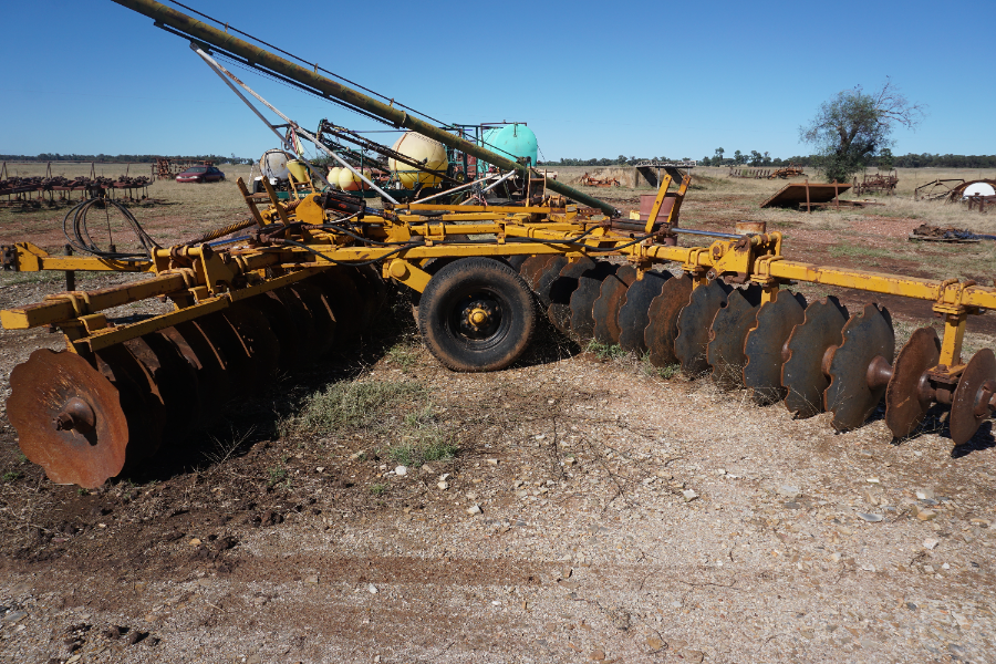 Lot 10 - Taylor-Way Offset Disc Plough | AuctionsPlus