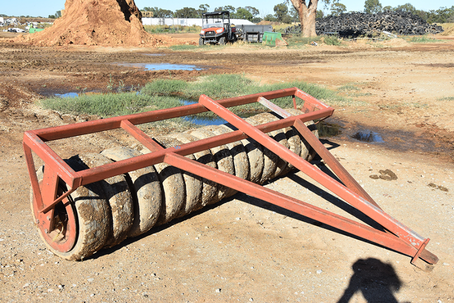 10 - Trailing roller | AuctionsPlus
