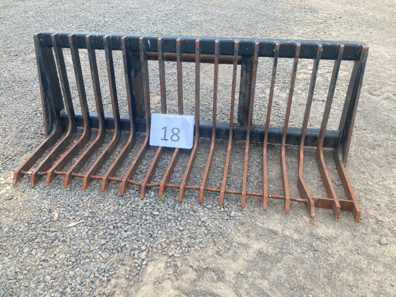 Lot 18 - Stick Rake | AuctionsPlus
