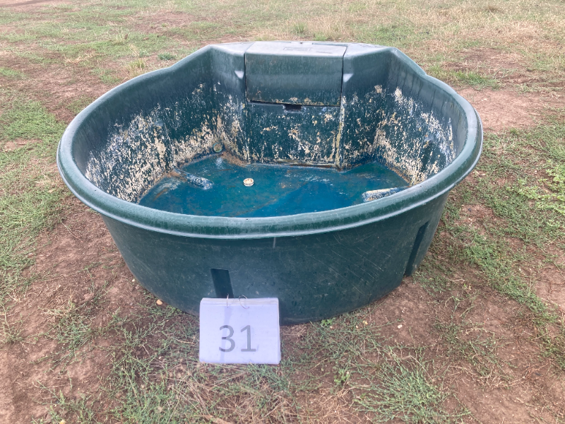 Lot 31 - Polymaster trough round 1200ltr | AuctionsPlus