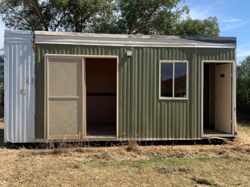 lot 5 - ADCO HUT 6m x 3m | AuctionsPlus