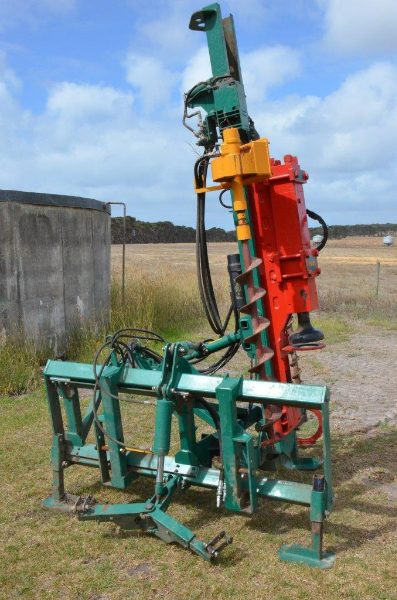 Lot 8 - Munro Post Knocker | AuctionsPlus