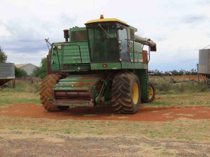 Lot 29 - John Deere 8820 Turbo Header | AuctionsPlus