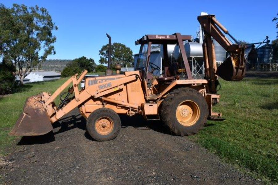 Lot 18 - Case 580E Super E Construction King backhoe | AuctionsPlus
