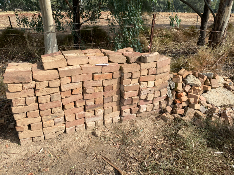 Lot 11 - Approx 300 bricks | AuctionsPlus