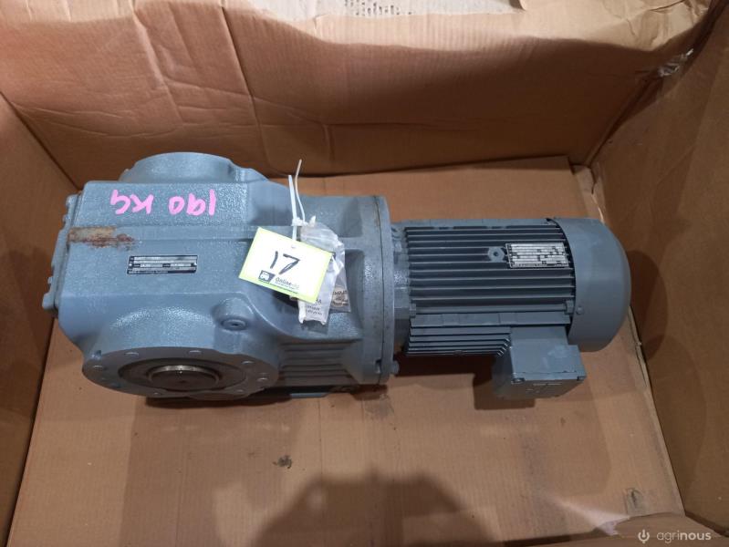 Lot 17 - SEW Moto & Gear Rox | AuctionsPlus