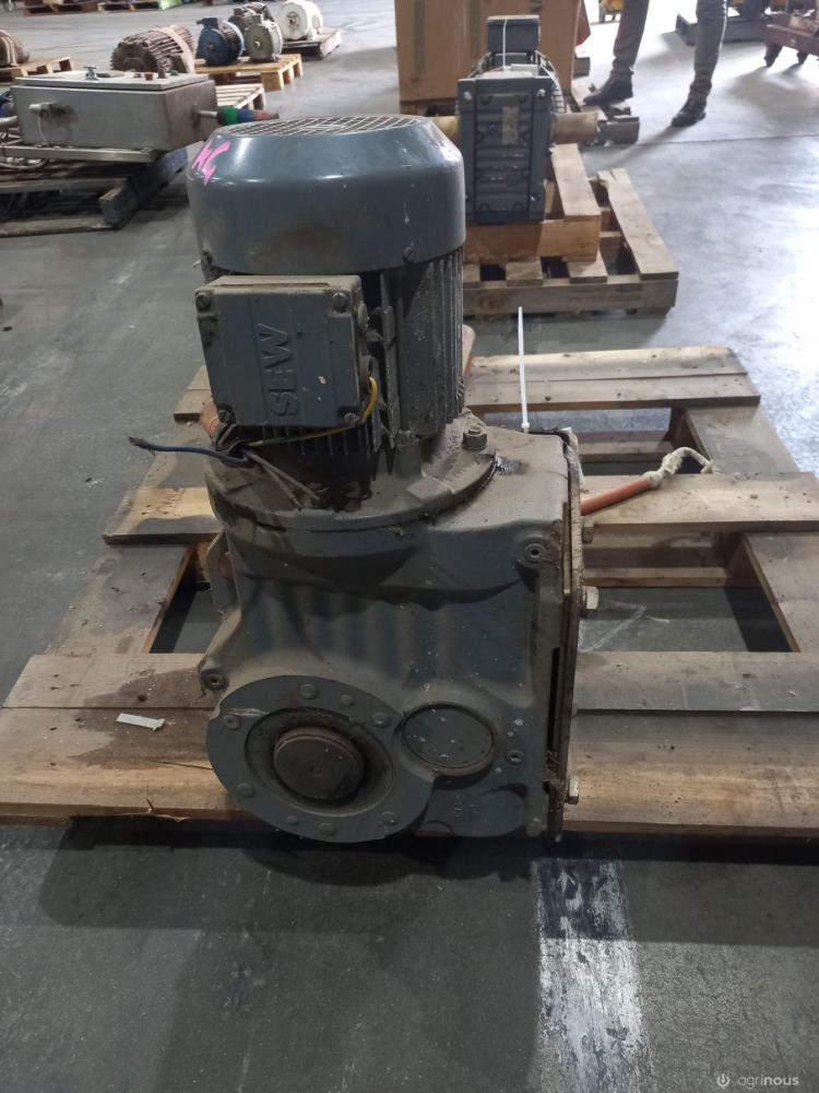 Lot 19 - SEW Moto & Gear Rox | AuctionsPlus