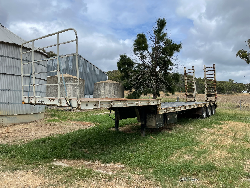 LOT 7 - STEP DECK FLOAT | AuctionsPlus