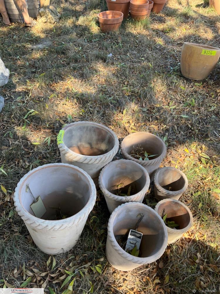 Lot 222 - Pots x7 | AuctionsPlus