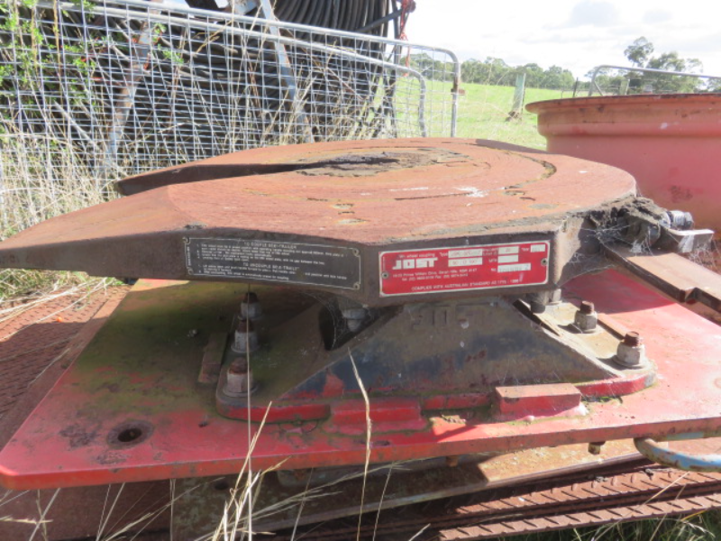 Lot 12 - Jost turntable JSK370 Z red 2011 | AuctionsPlus