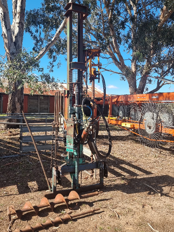 Lot 10 - Munro Post Driver | AuctionsPlus