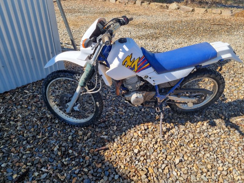 Lot 221 - Yamaha XT 200 Motorbike | AuctionsPlus