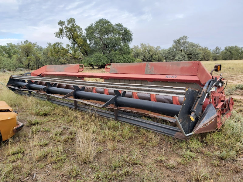 Lot 39 - 30 ft 1010 case header front | AuctionsPlus