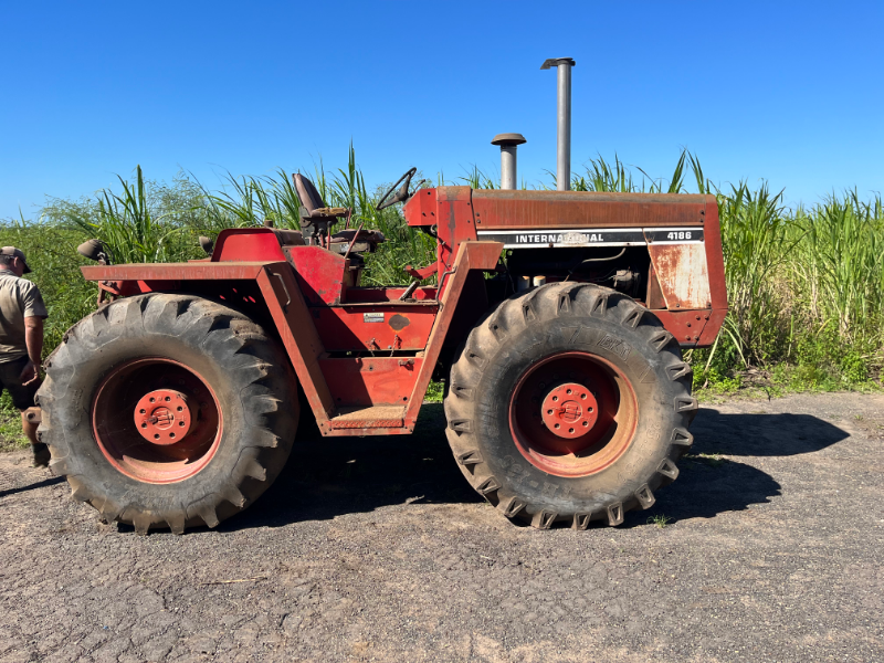 Lot 5 - International 4186 Tractor | AuctionsPlus