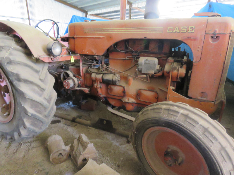 LOT 11 - CASE MODEL LA | AuctionsPlus