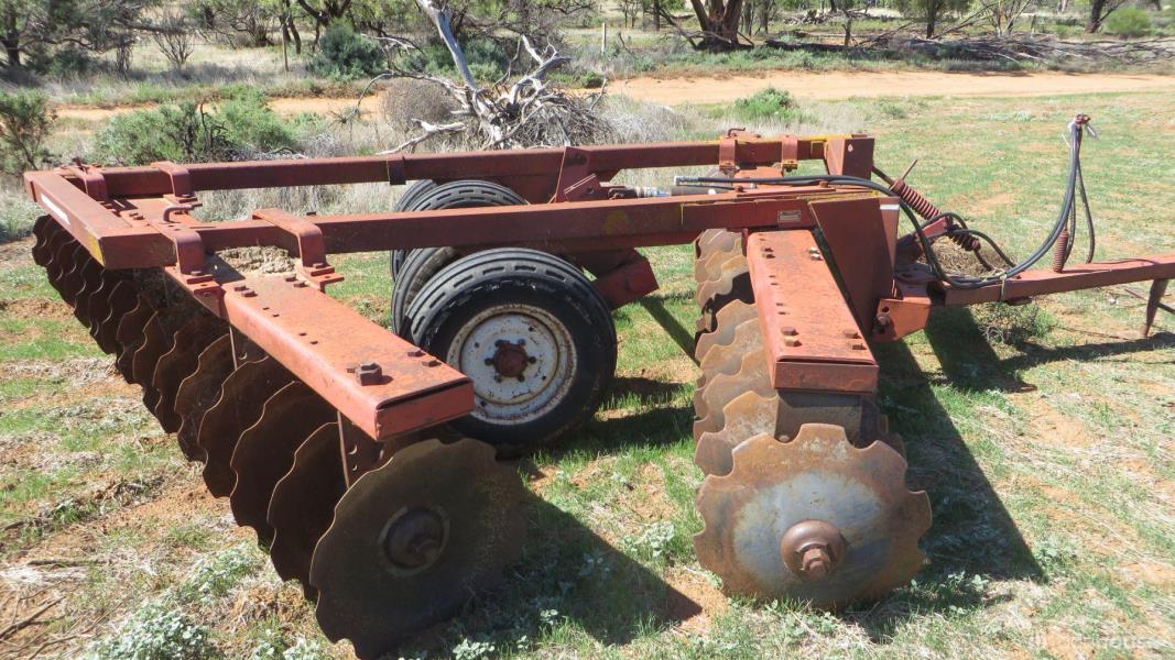 Lot 24 - International Disc | AuctionsPlus