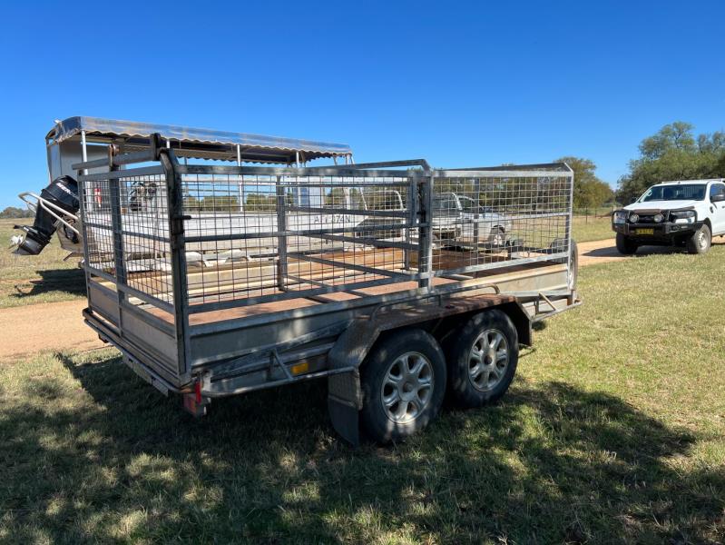 Lot 62 - Car trailer turned into a stock cartage trailer | AuctionsPlus