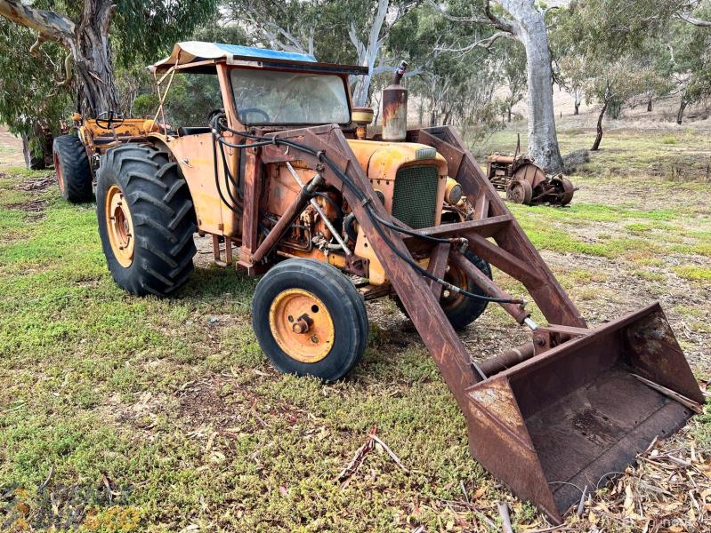 Lot 23 - Chamberlain 9G FEL with Bucket attached. | AuctionsPlus