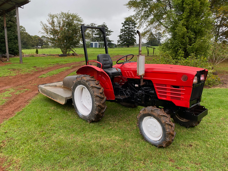 Lot 6 - Yanmar 276D tractor, slasher, auger, carry all, ripper & grader ...